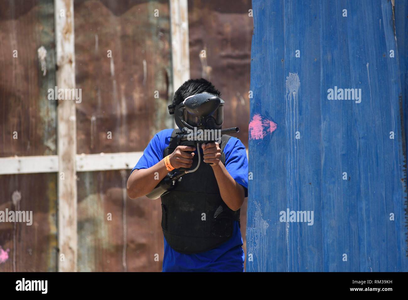 Guy running with gun hi-res stock photography and images - Alamy