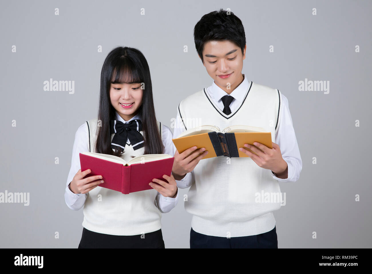 Reading senior high school hi-res stock photography and images - Alamy