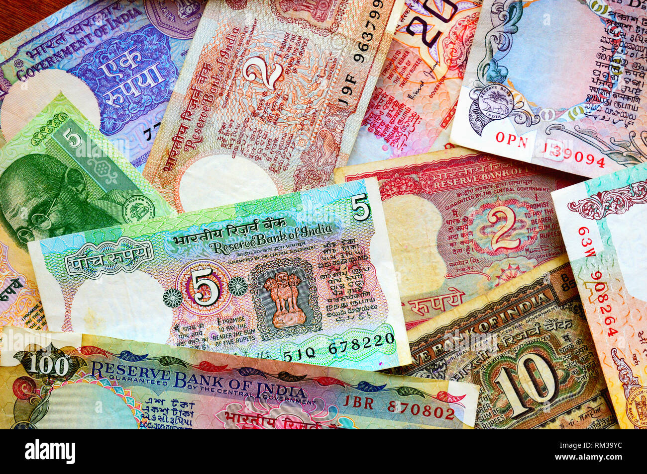 Old one rupee notes hi-res stock photography and images - Alamy