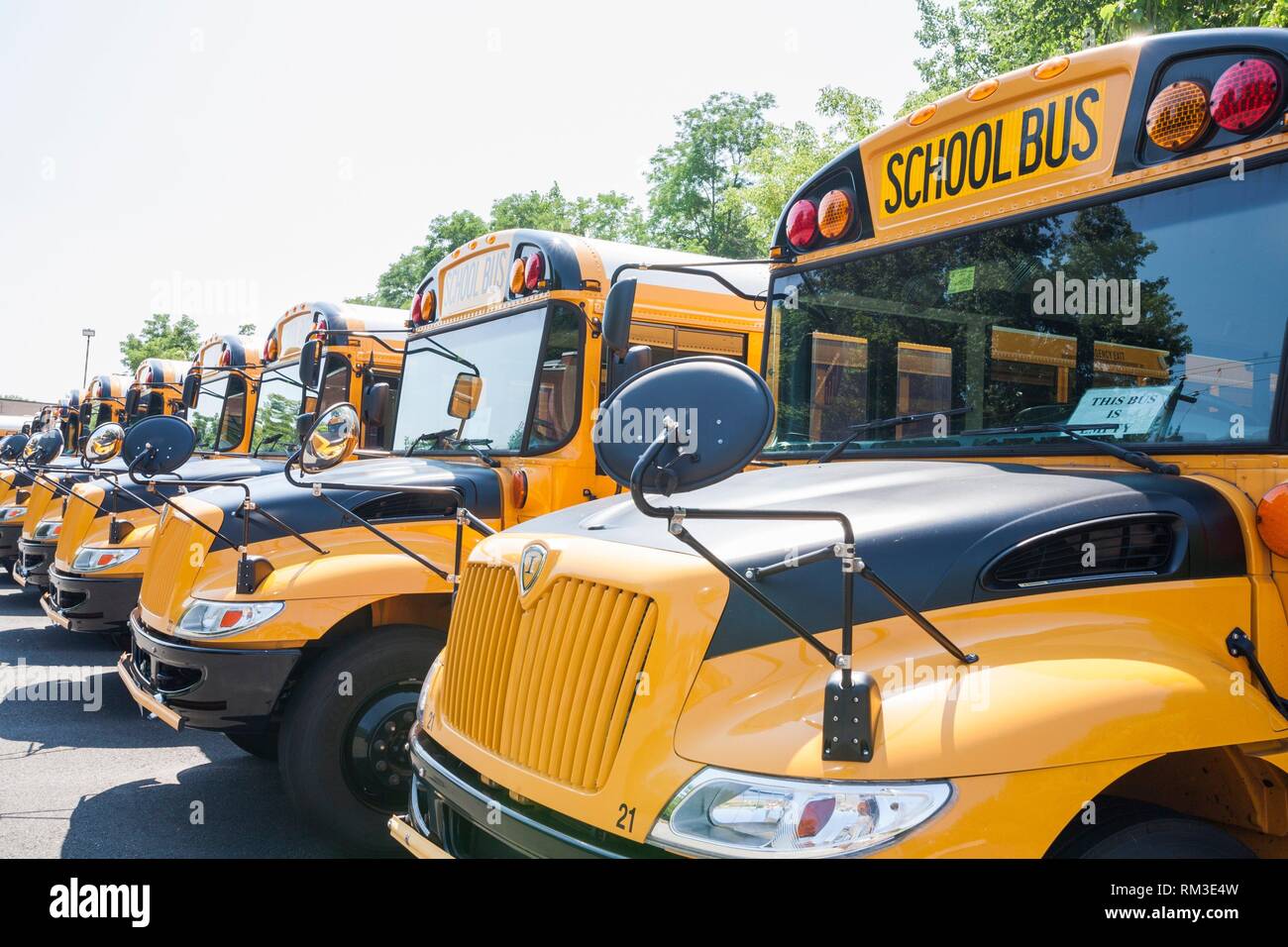 Bus shadow transportation yellow hi-res stock photography and images ...