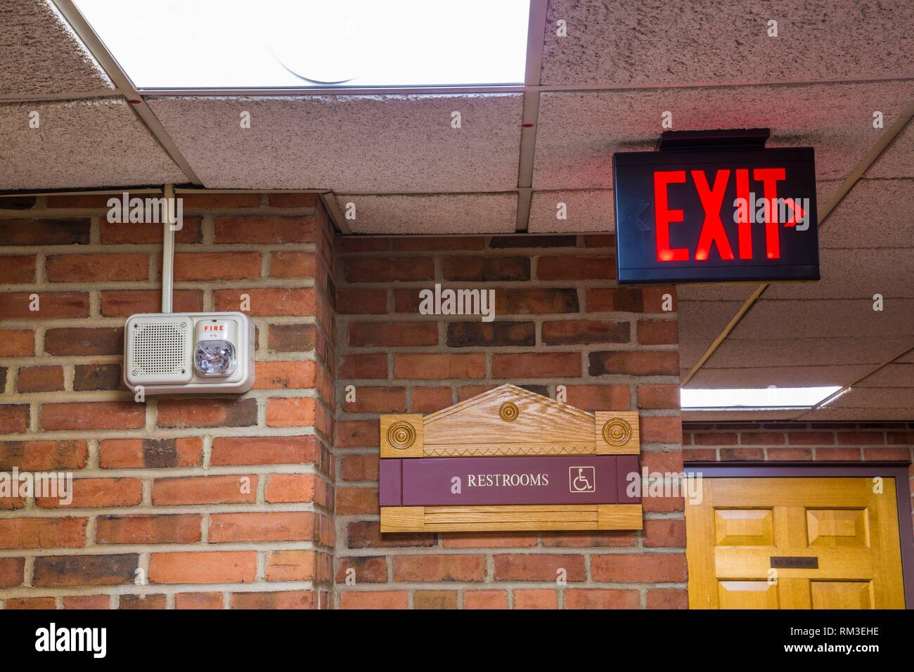 Exit sign in hallway hi-res stock photography and images - Alamy