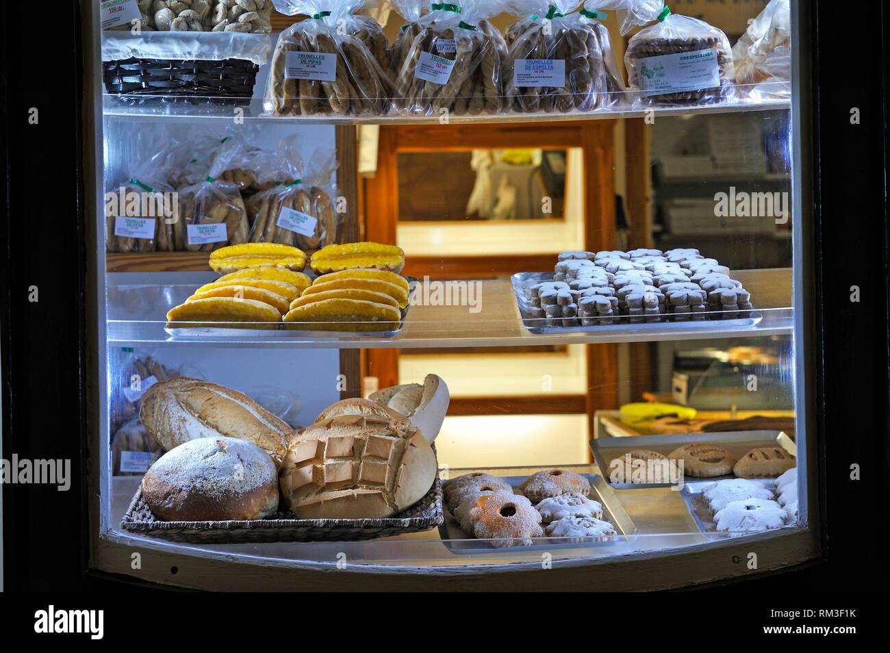Shop window of the bakery Forn de Sa Placa, city of Es Mercadal ...