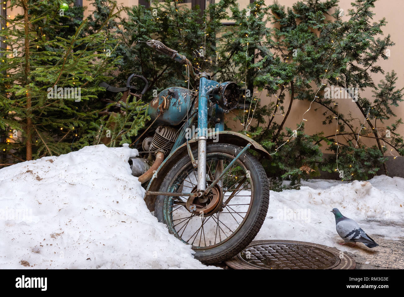 Dirty motorcycle in old part hi-res stock photography and images - Alamy