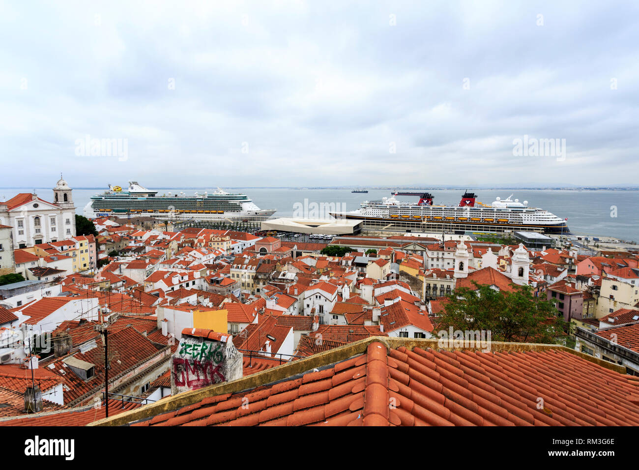 Lisbon cruise ship terminal hi-res stock photography and images - Alamy