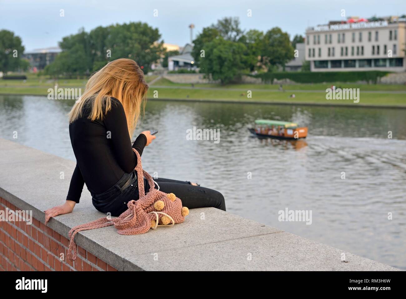 Sitting parapet hi-res stock photography and images - Alamy
