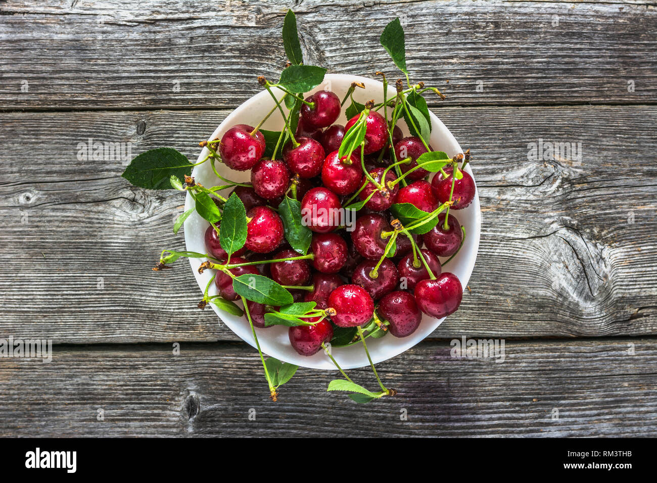 Red sweet cherry hi-res stock photography and images - Alamy