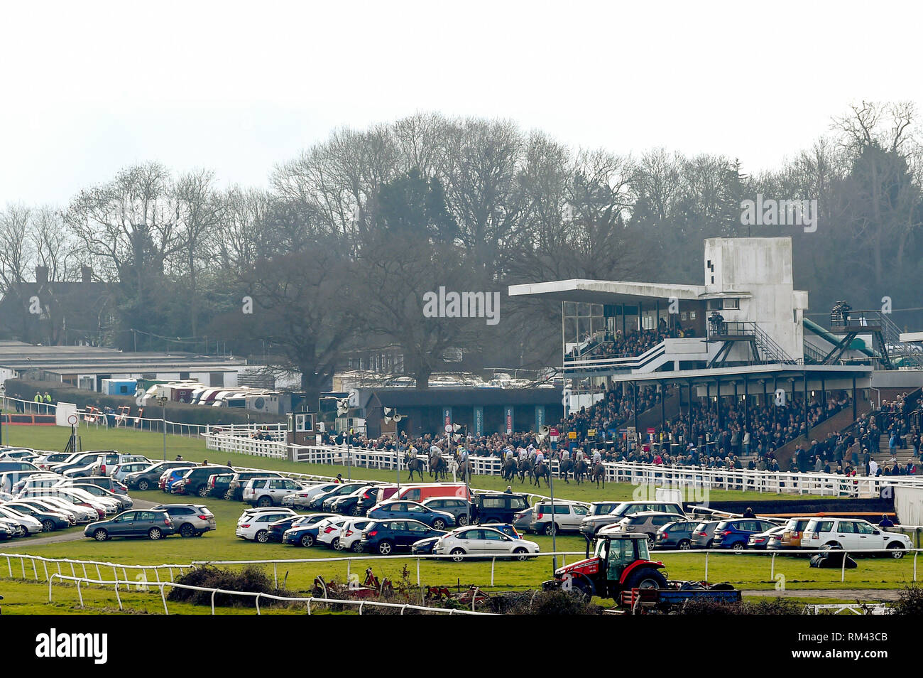 Plumpton races racing horse racecourse course east sussex uk bri hi-res ...