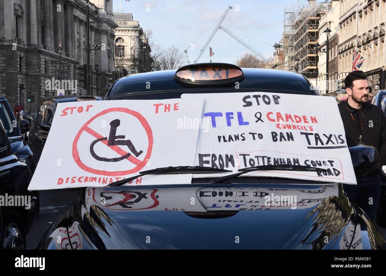 Black cab parliament square hi-res stock photography and images - Alamy
