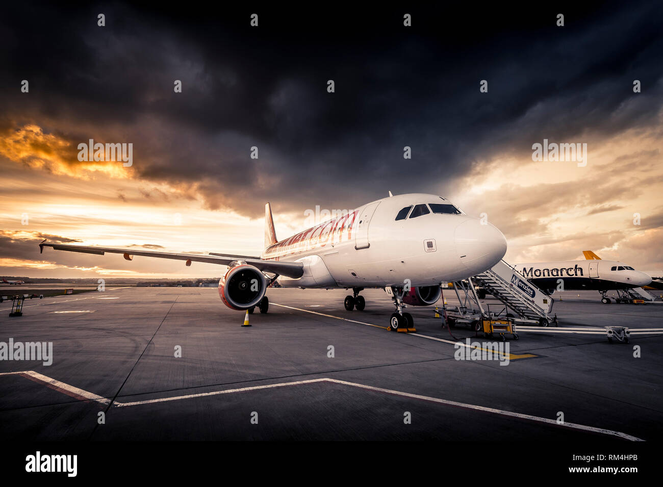 Airstairs hi-res stock photography and images - Alamy