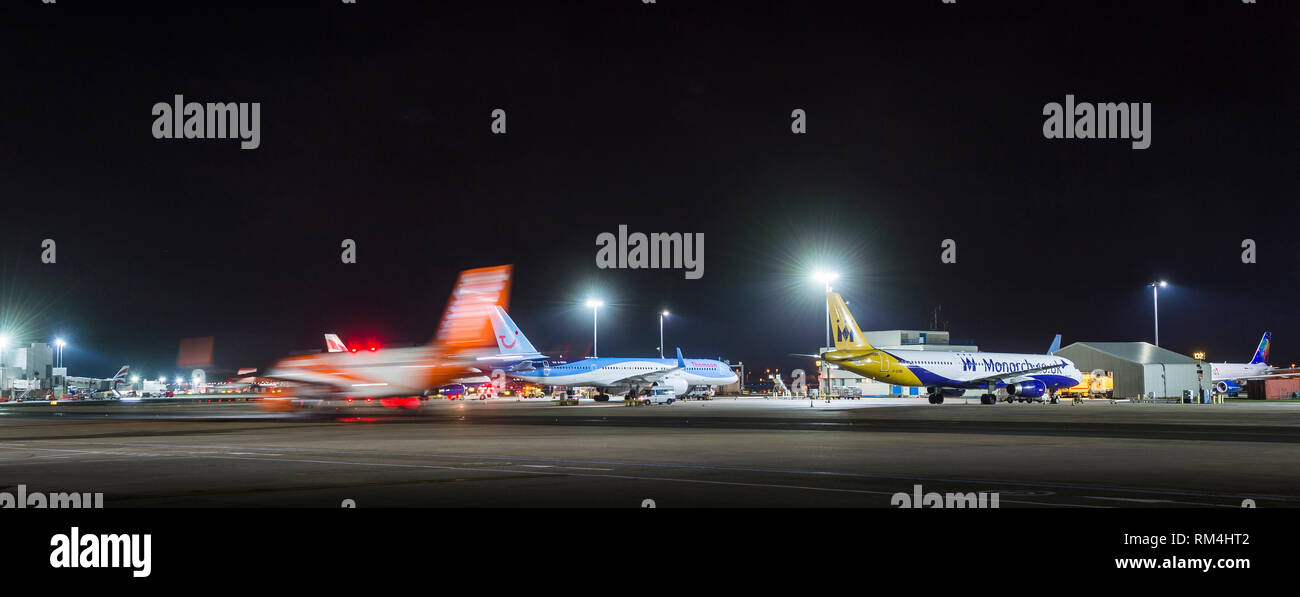 Airport runway lights night hi-res stock photography and images - Alamy