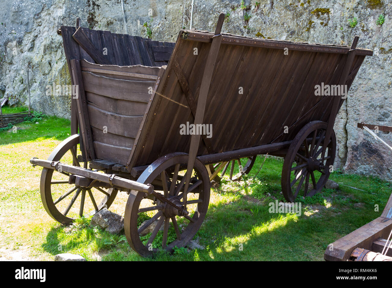 Horse drawn wagon cart goods hi-res stock photography and images - Alamy