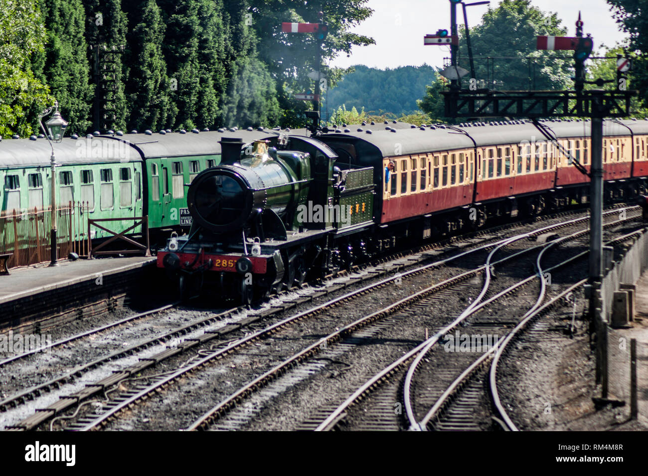 A Great Western Railway class 2800 locomotive arriving at Bridgnorth ...
