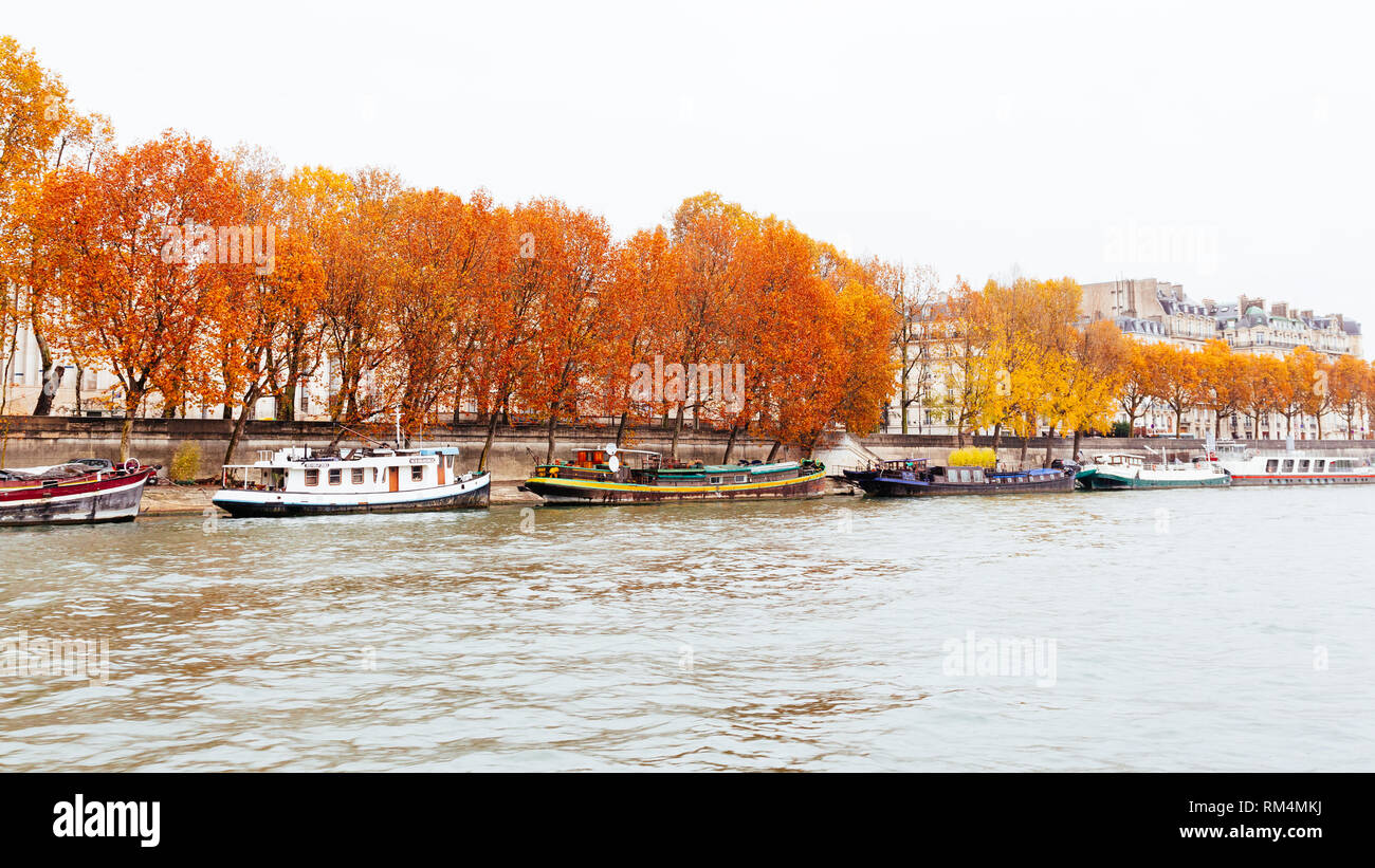 Rainy city colors hi-res stock photography and images - Alamy
