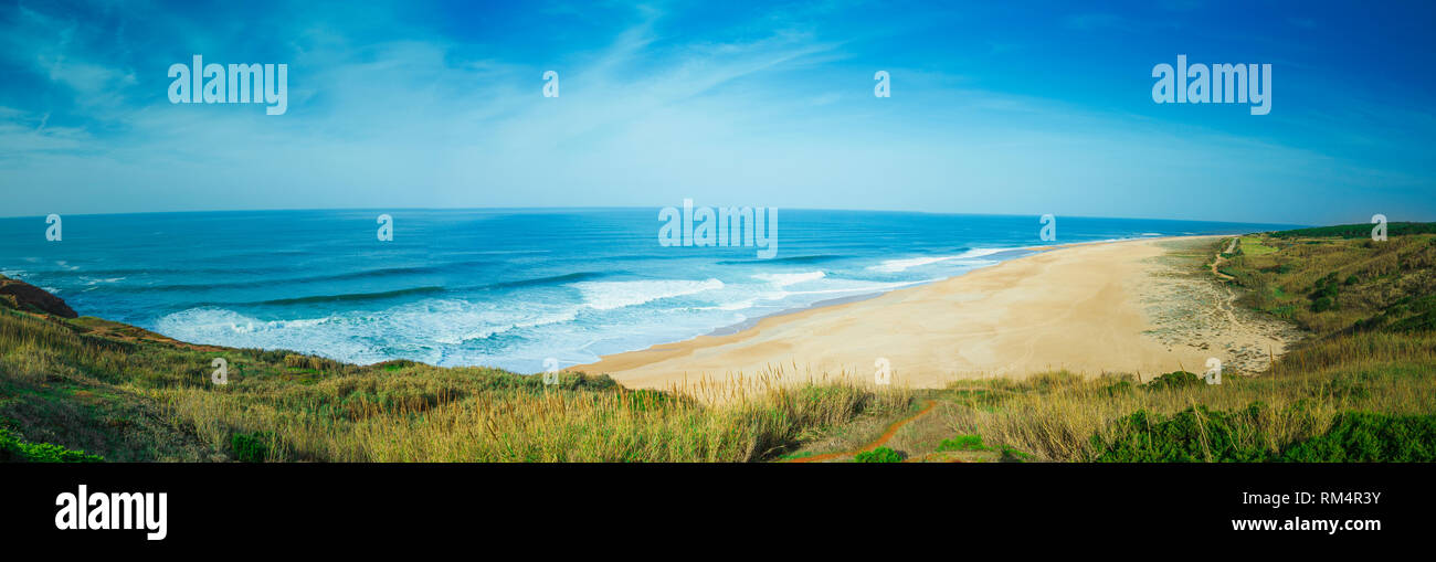 Huge sandy beach hi-res stock photography and images - Alamy