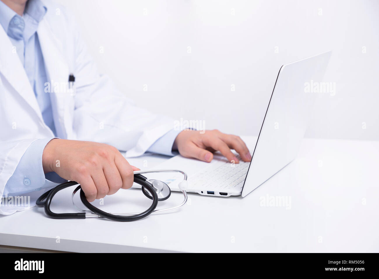 Checkup computer hi-res stock photography and images - Alamy
