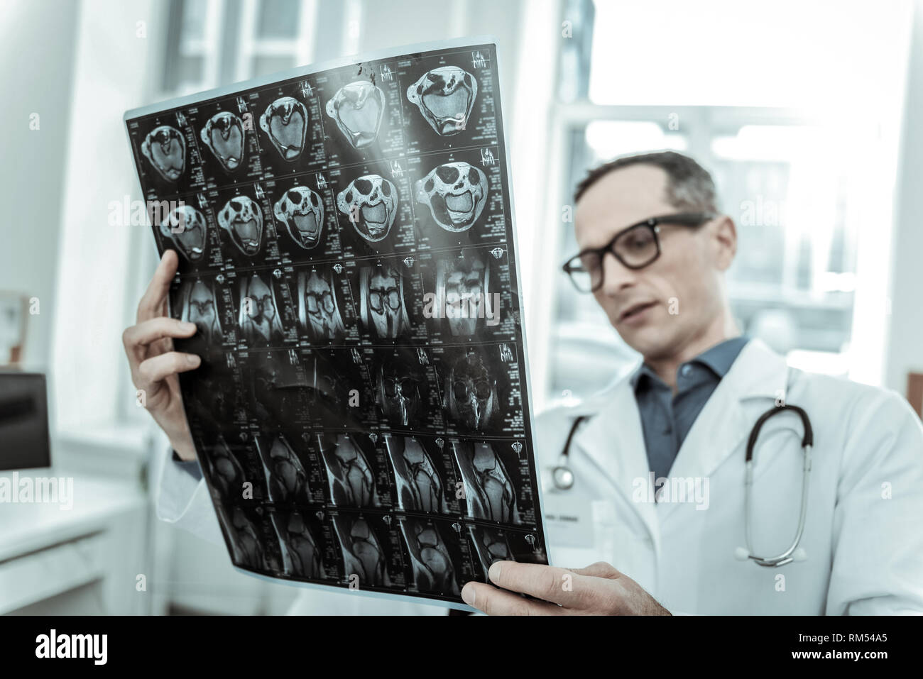 Confused doctor hi-res stock photography and images - Alamy