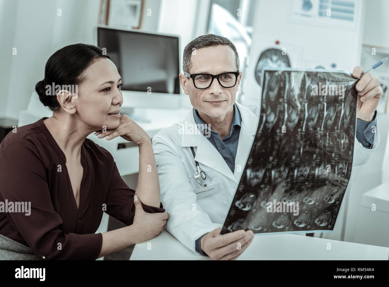 Doctor being kind to his female patient Stock Photo - Alamy