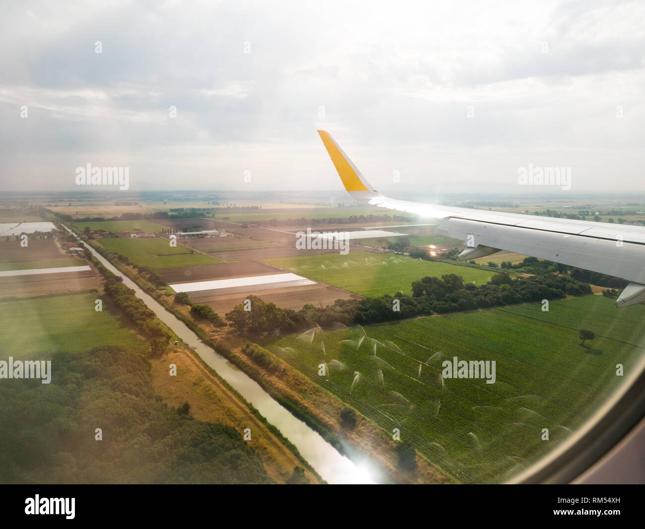 Aircraft landing strip hi-res stock photography and images - Alamy