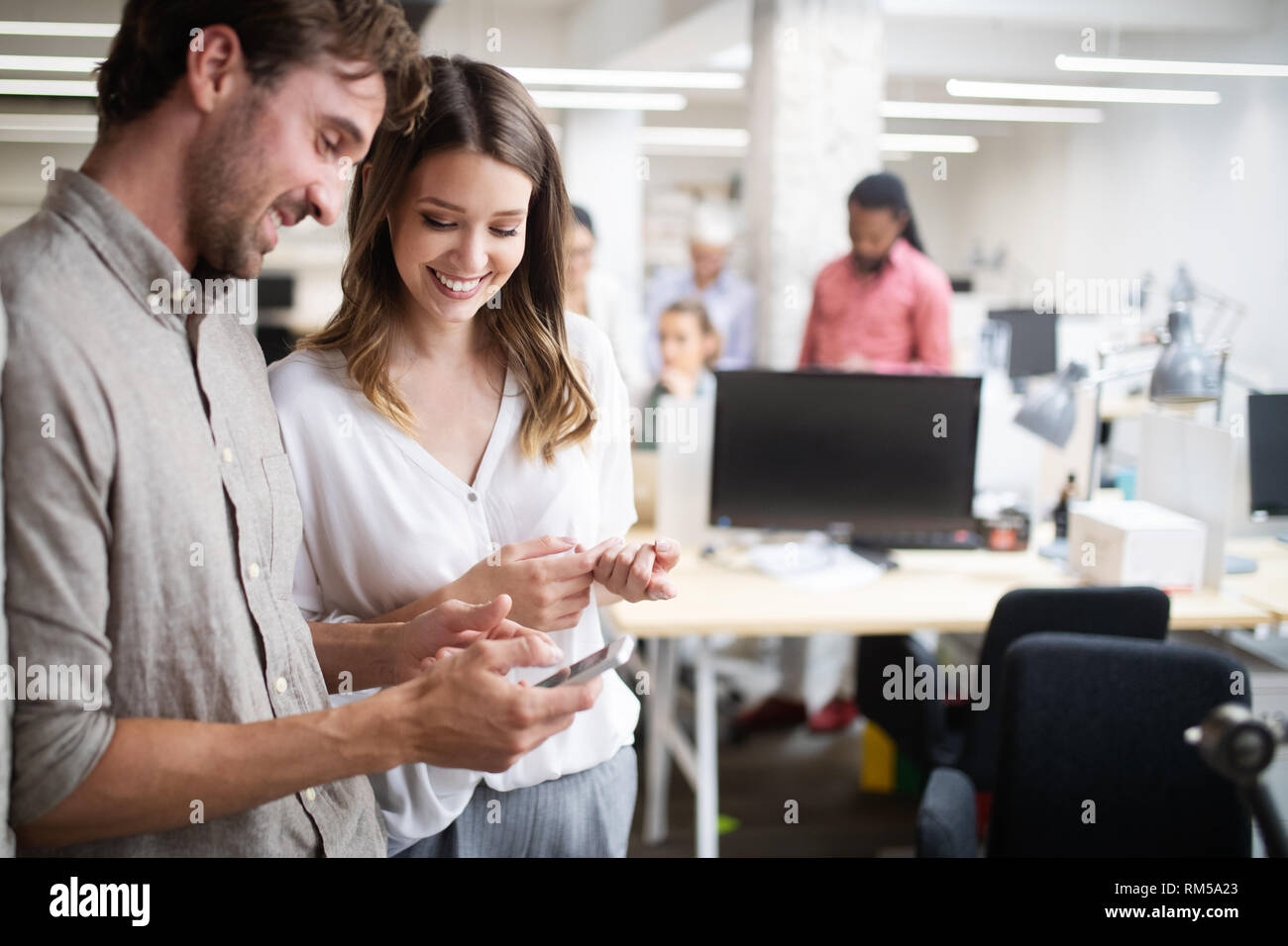 Teamwork office hi-res stock photography and images - Alamy