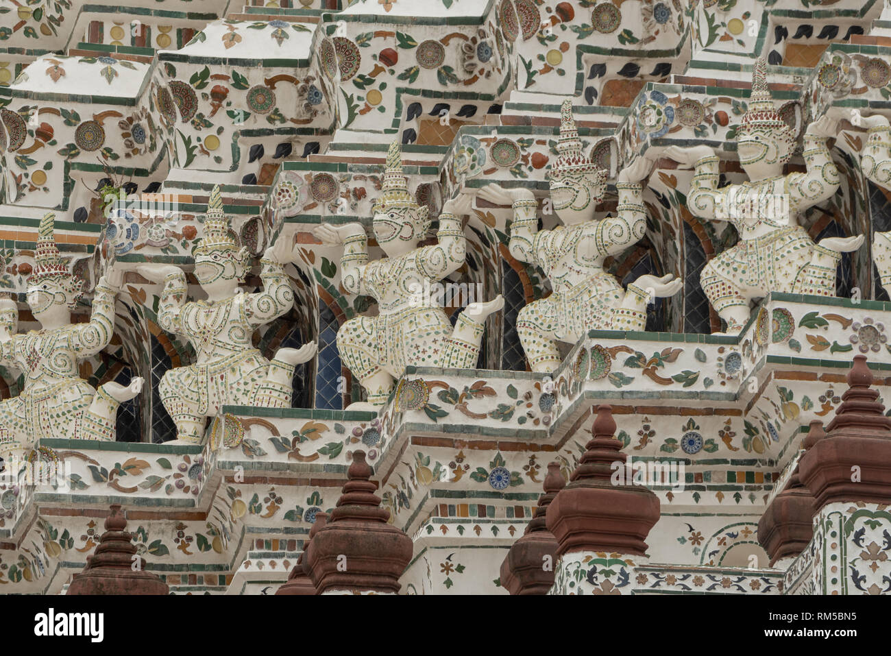 Line of statues at Temple of Dawn Stock Photo - Alamy