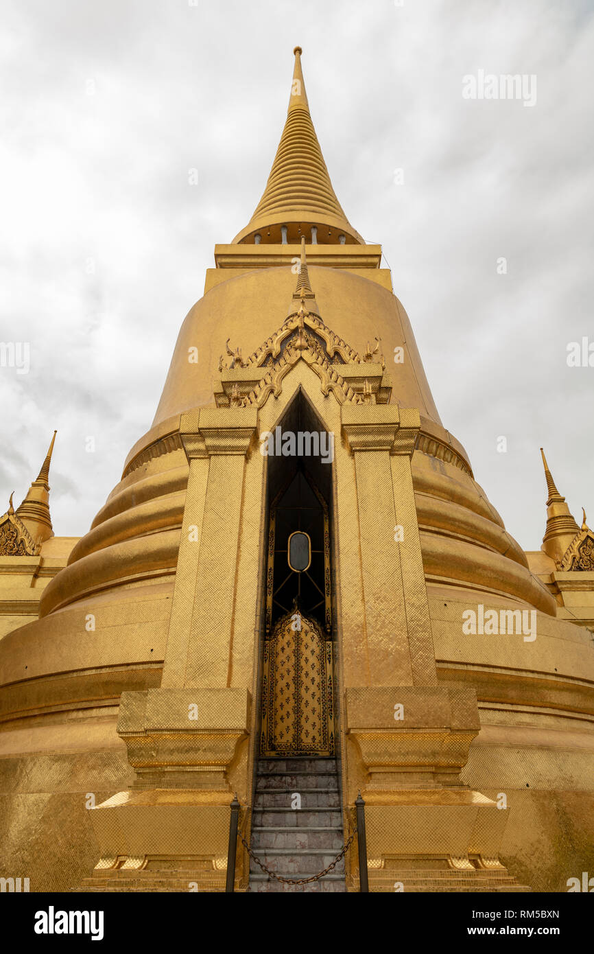 Phra Si Rattana Chedi stupa from steps Stock Photo - Alamy