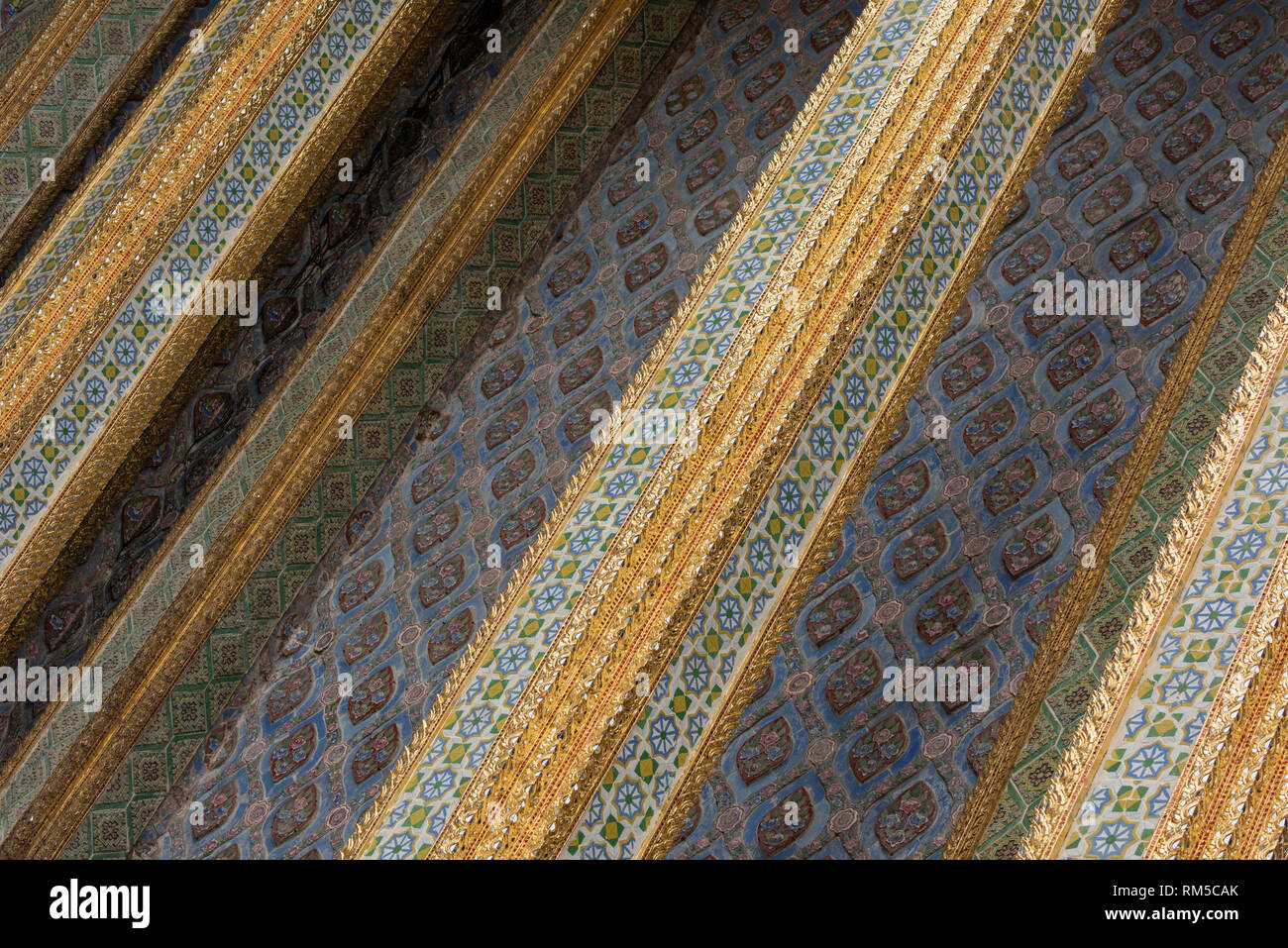 Temple of the Emerald Buddha decorated columns Stock Photo - Alamy