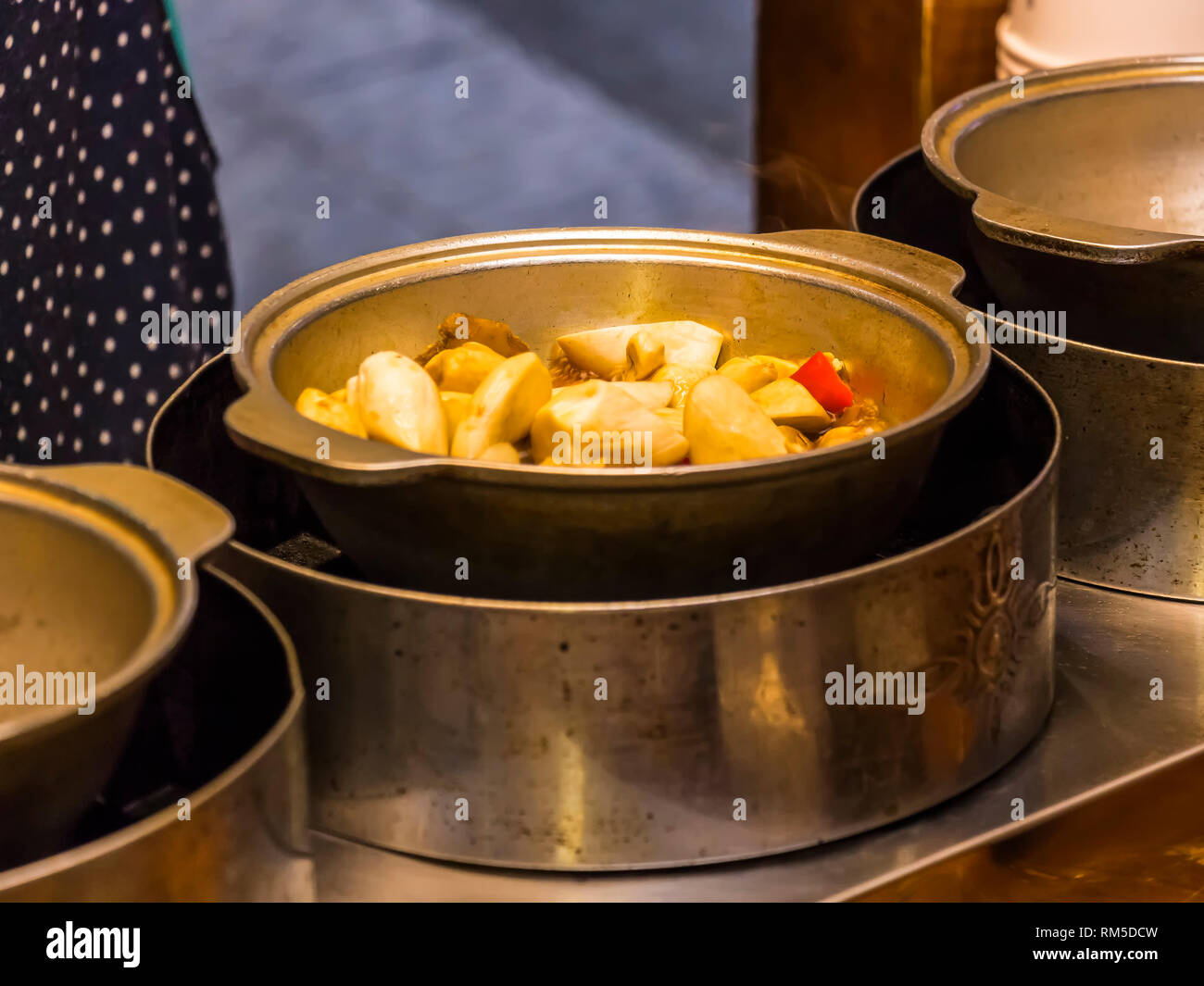 Three cup squid hi-res stock photography and images - Alamy