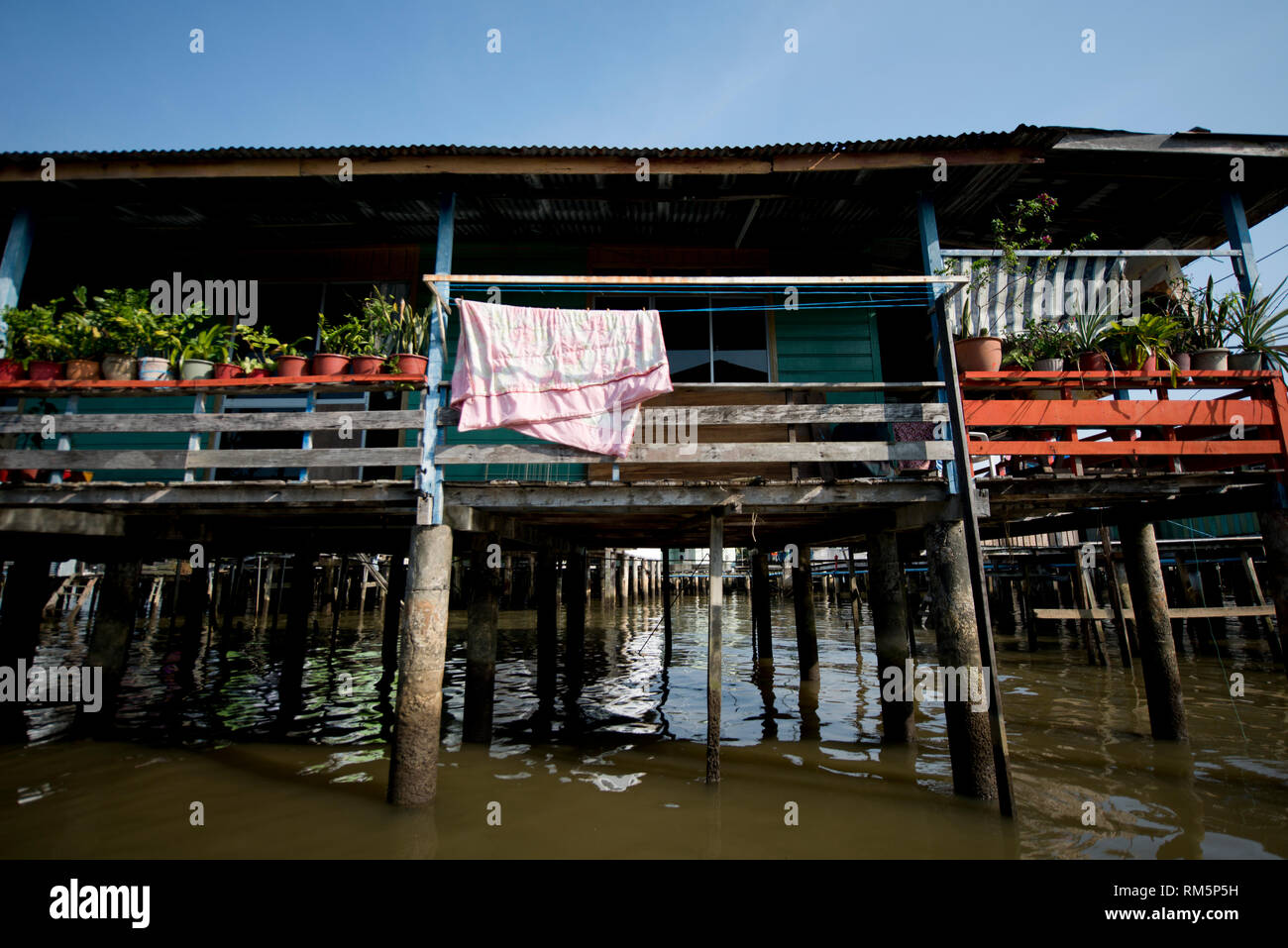Stilt foundations hi-res stock photography and images - Alamy
