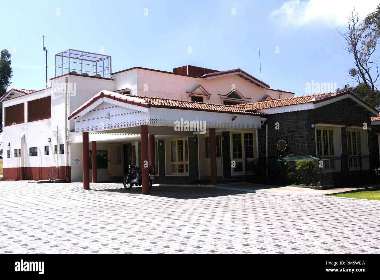 Entrance to golf club hi-res stock photography and images - Alamy