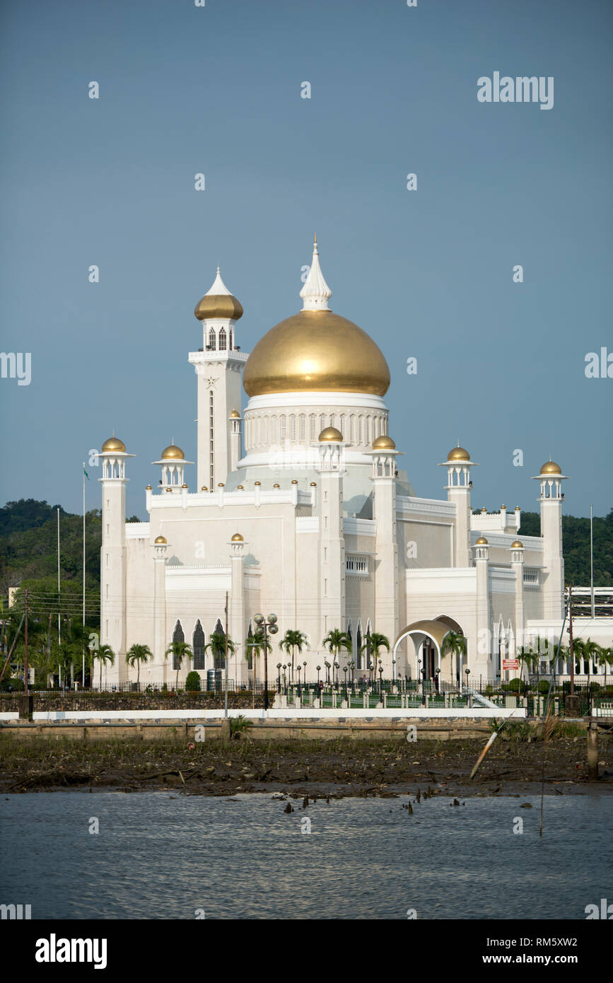 Sultan Omar Ali Saifuddin Mosque Sultan Omar Ali Saifuddien Mosque In