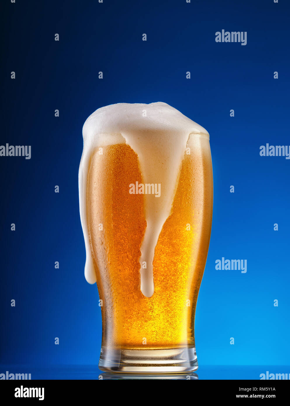 Beer drip foam hi-res stock photography and images - Alamy
