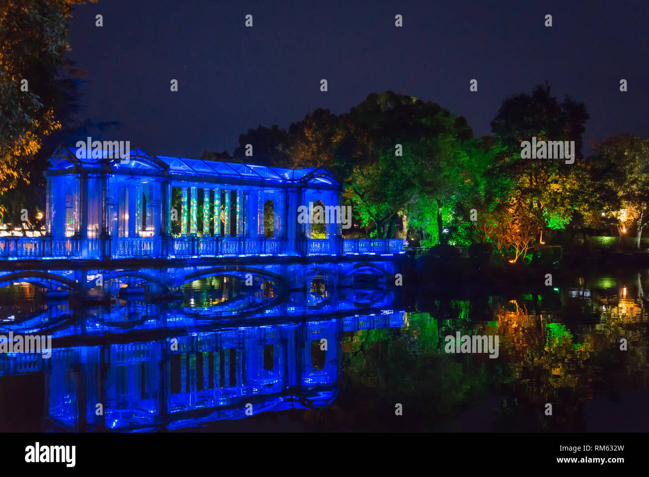 Glass bridge on the Banyan Lake, Guilin, Guangxi province, China Stock ...