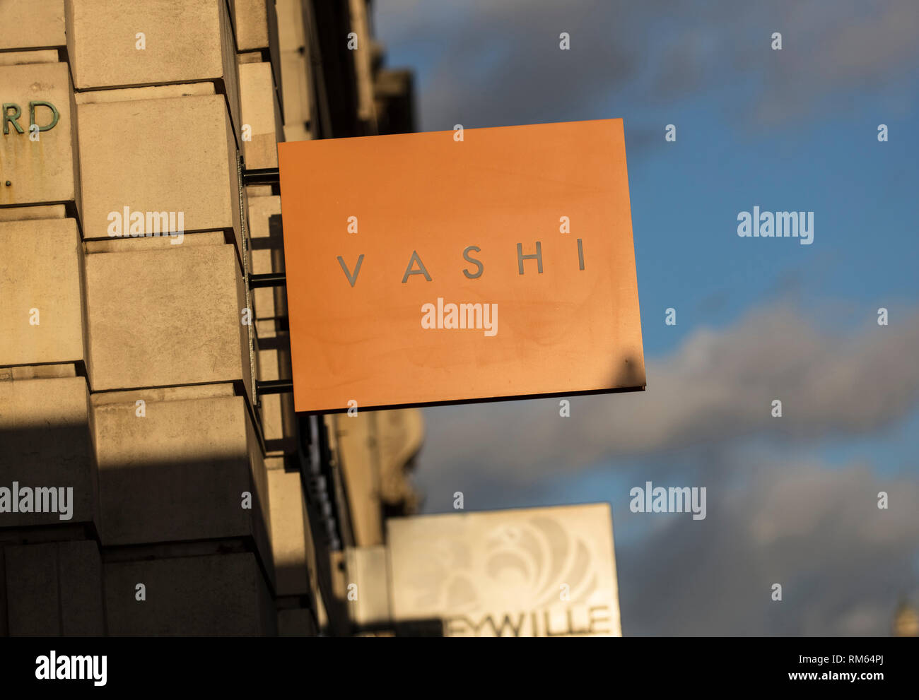 Jewellers and watchmakers hi-res stock photography and images - Alamy