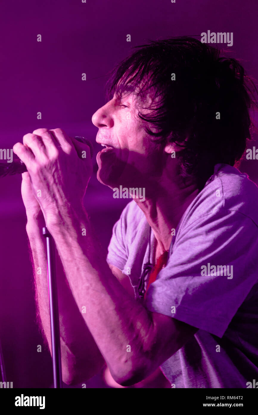 Jimmy Pursey Sham 69 Origional 1977 Line Up Bungalow Bar set Stock ...