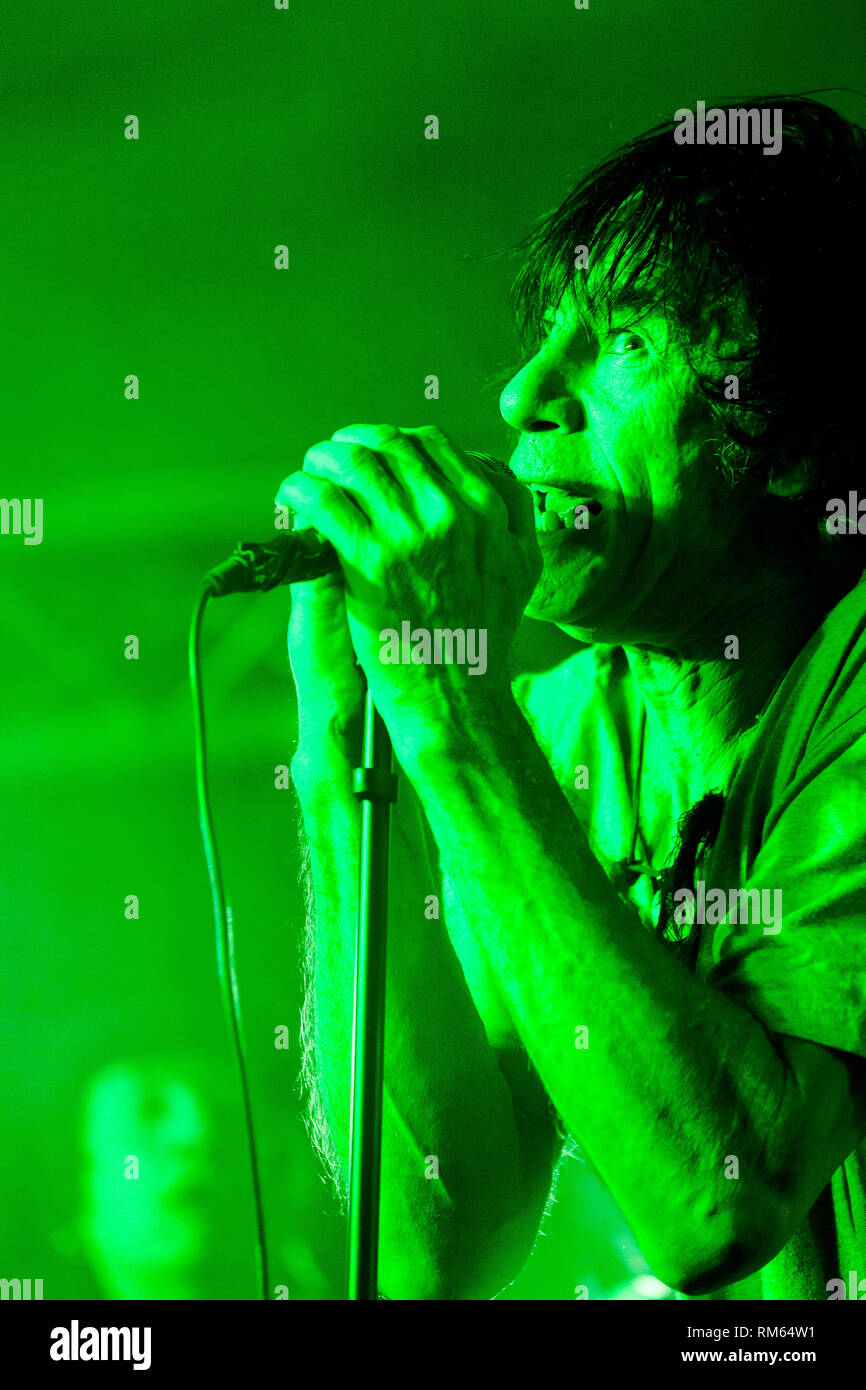 Jimmy Pursey Sham 69 Origional 1977 Line Up Bungalow Bar set Stock ...