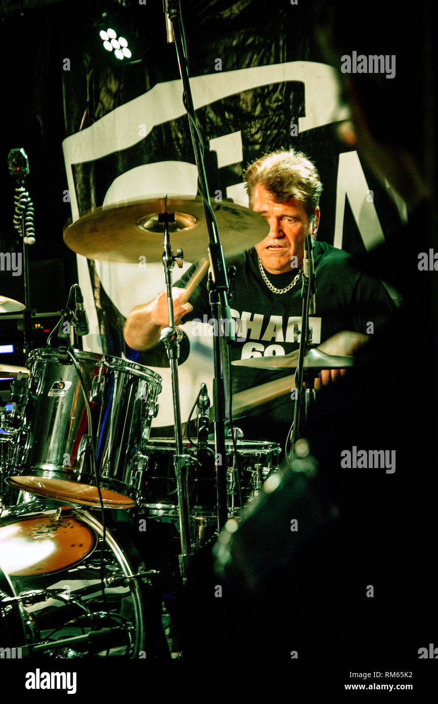 Jimmy Pursey Sham 69 Origional 1977 Line Up Bungalow Bar set Stock ...