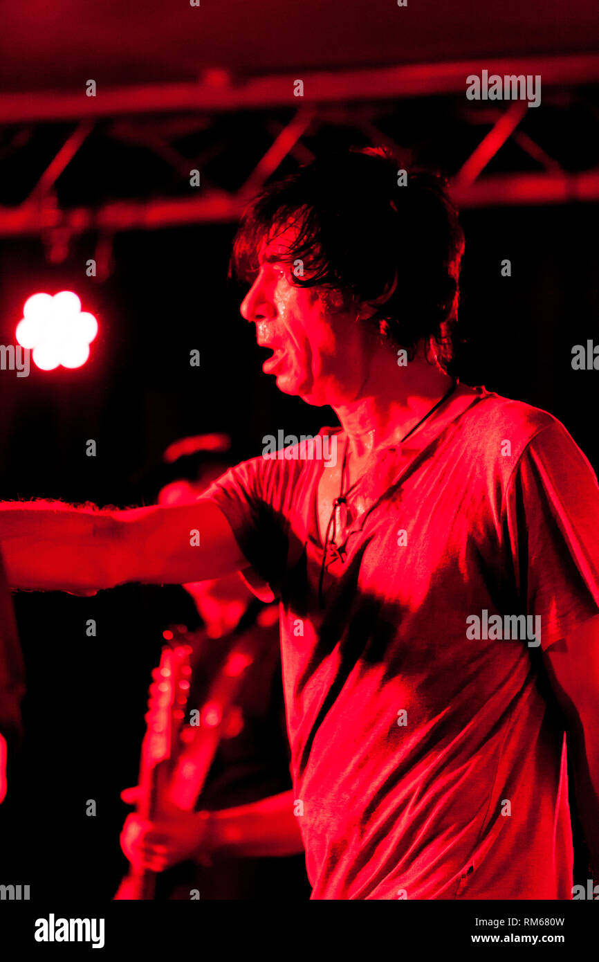 Jimmy Pursey Sham 69 Origional 1977 Line Up Bungalow Bar set Stock ...