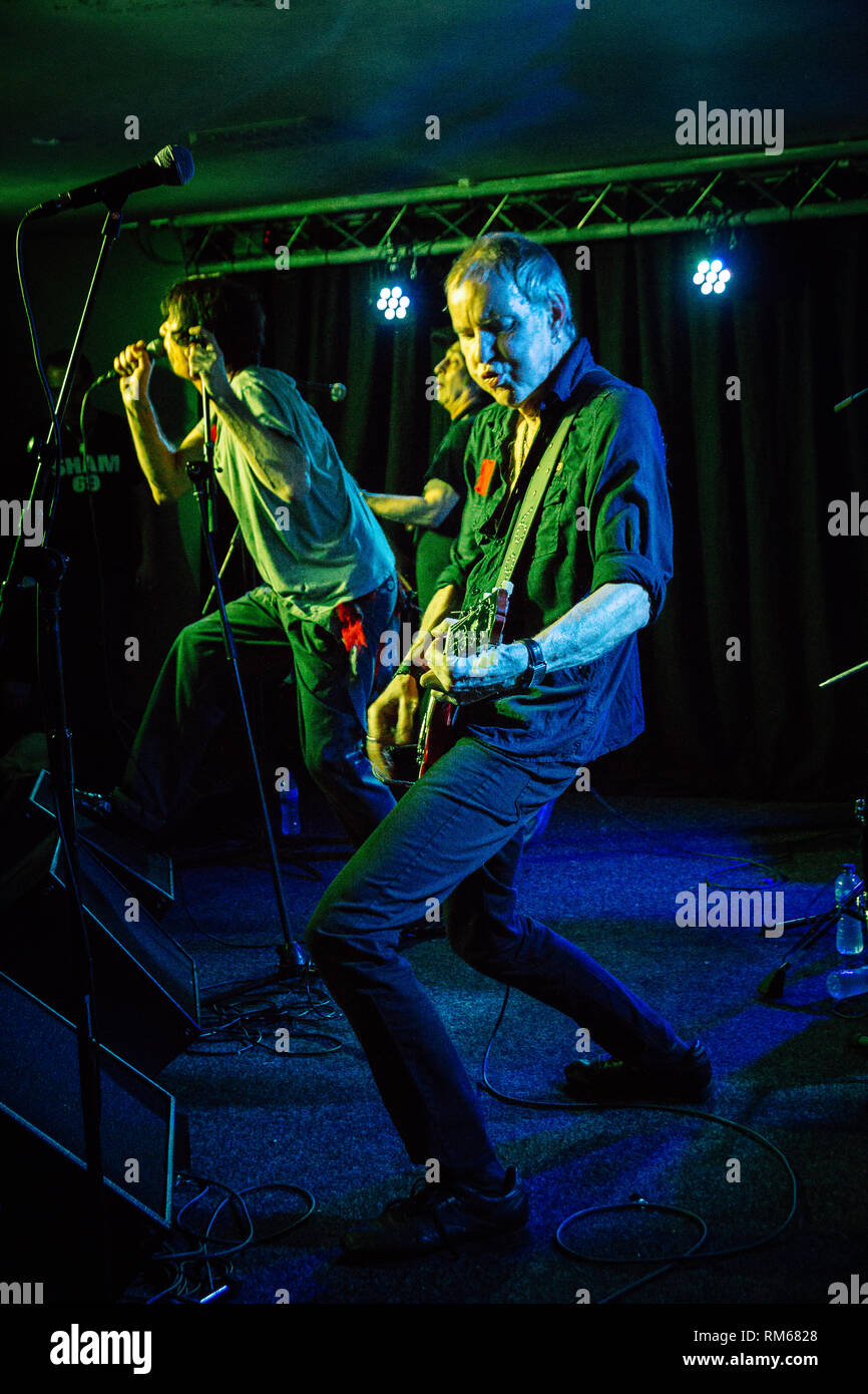 Jimmy Pursey Sham 69 Origional 1977 Line Up Bungalow Bar set Stock ...
