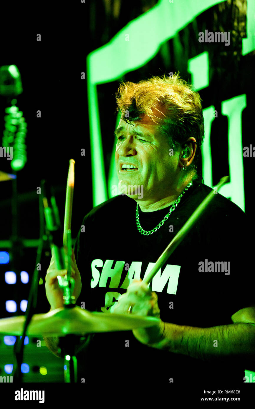 Jimmy Pursey Sham 69 Origional 1977 Line Up Bungalow Bar set Stock ...