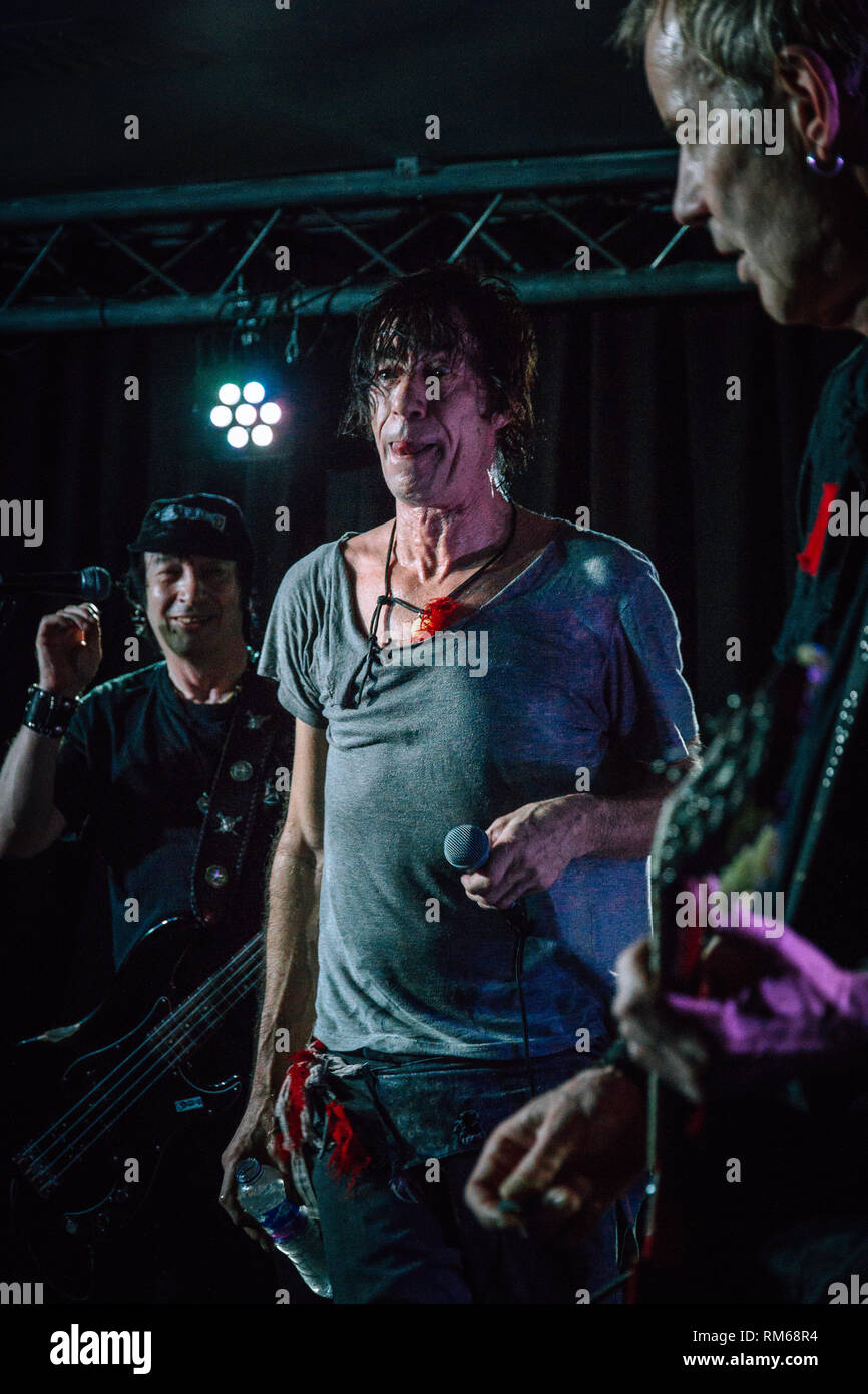 Jimmy Pursey Sham 69 Origional 1977 Line Up Bungalow Bar set Stock ...