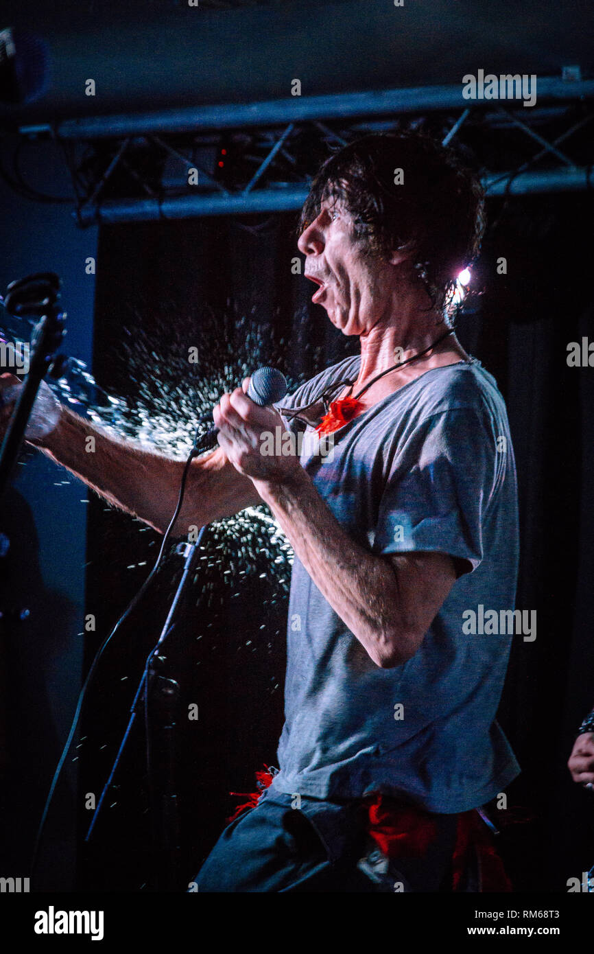 Jimmy Pursey Sham 69 Origional 1977 Line Up Bungalow Bar set Stock ...