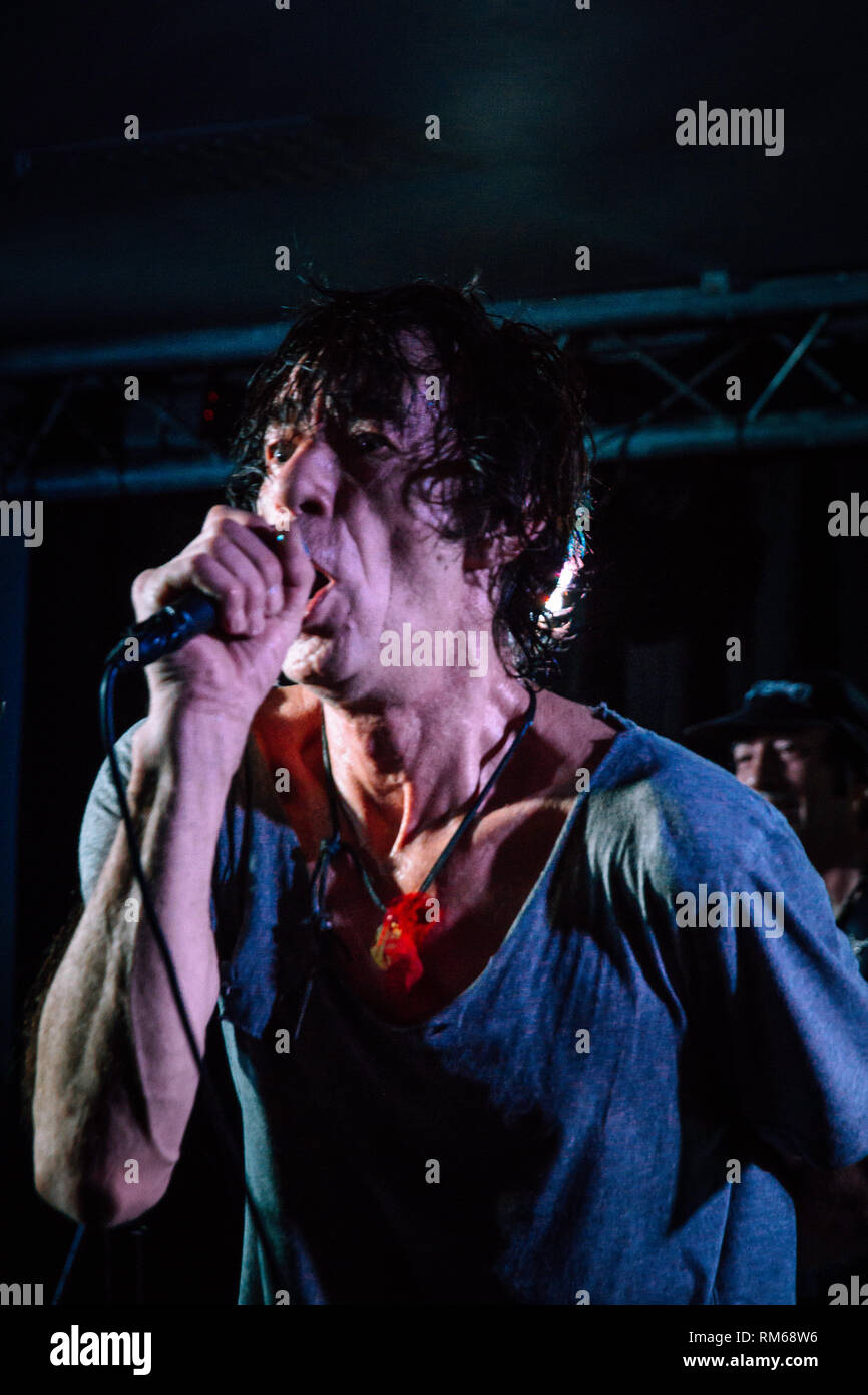 Jimmy Pursey Sham 69 Origional 1977 Line Up Bungalow Bar set Stock ...