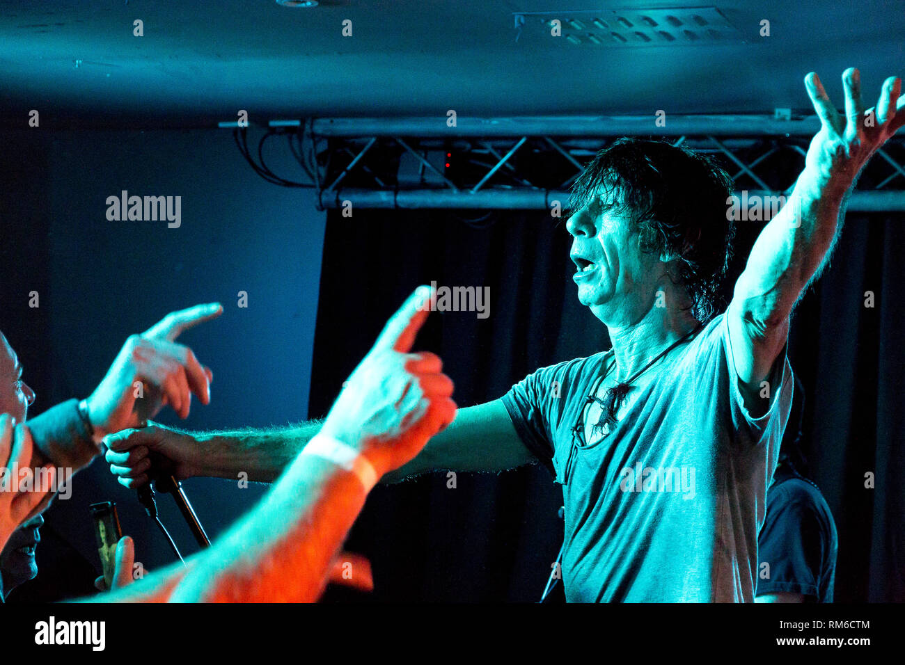 Jimmy Pursey Sham 69 Origional 1977 Line Up Bungalow Bar set Stock ...