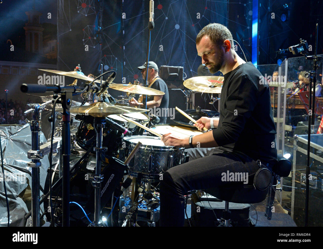 Drummer playing drums hi-res stock photography and images - Alamy