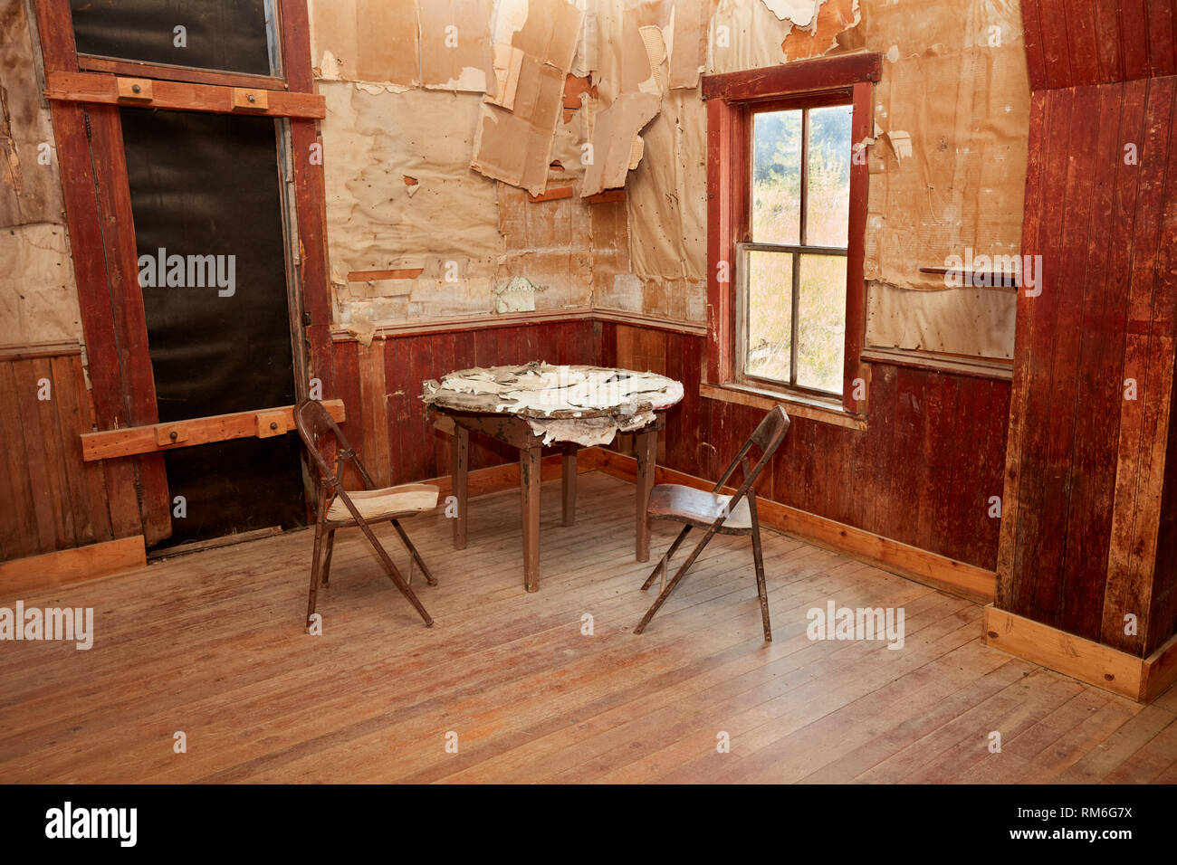 Old west saloon hi-res stock photography and images - Alamy