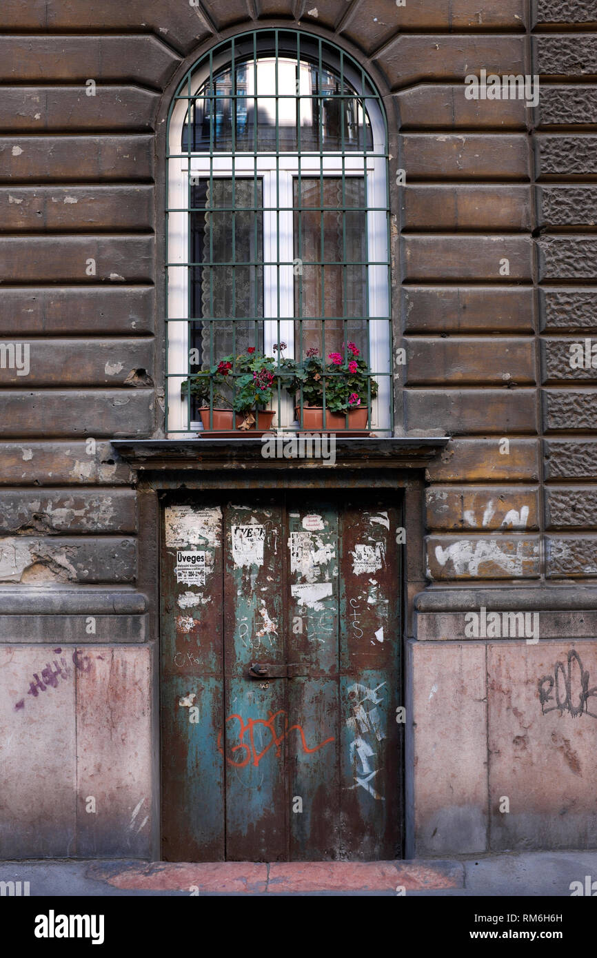 A street in Budapest's inner city Stock Photo - Alamy