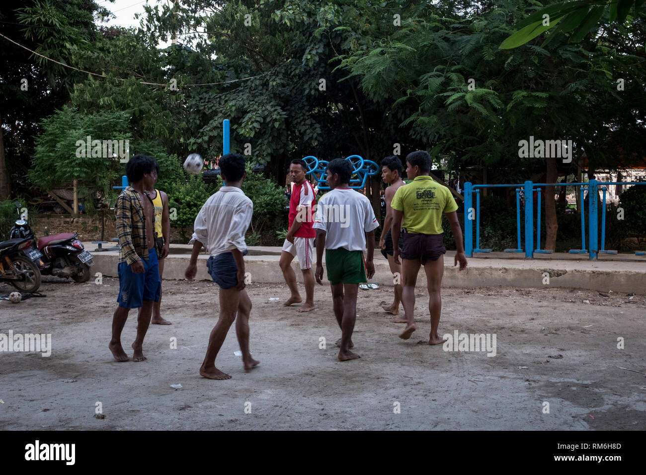 People playing game myanmar burma hi-res stock photography and images ...