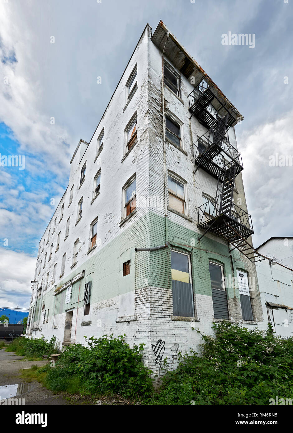 Rundown neighborhood hi-res stock photography and images - Alamy