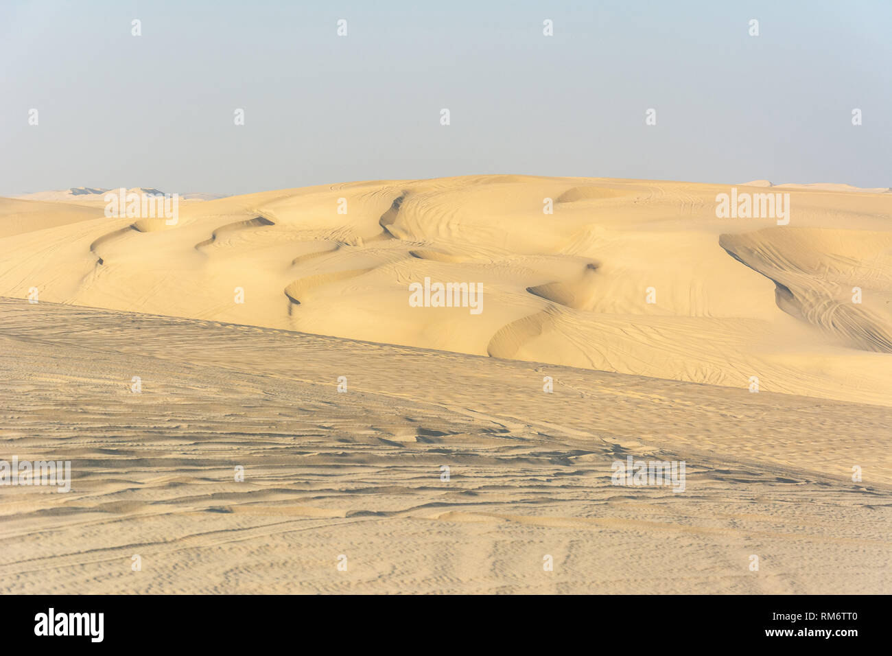 Barchan sand dune hi-res stock photography and images - Alamy