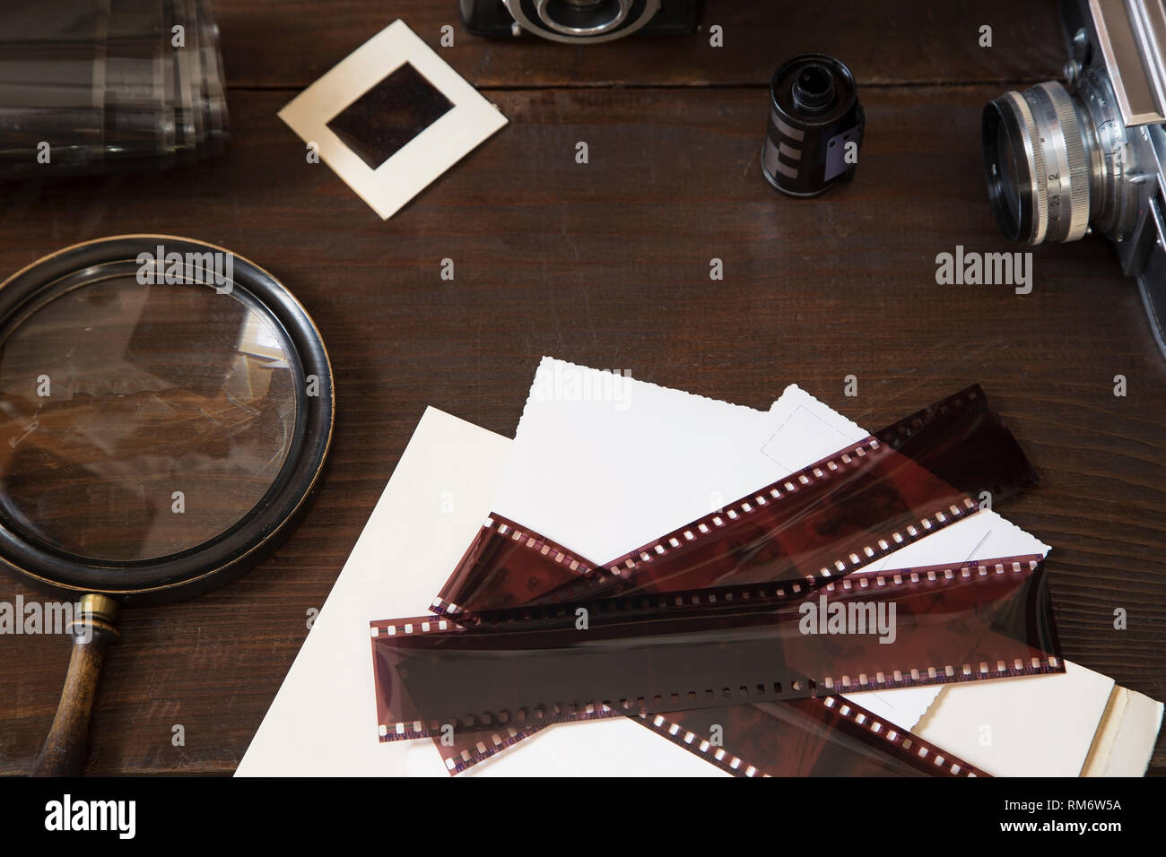 Antique magnifying glass studio hi-res stock photography and images - Alamy